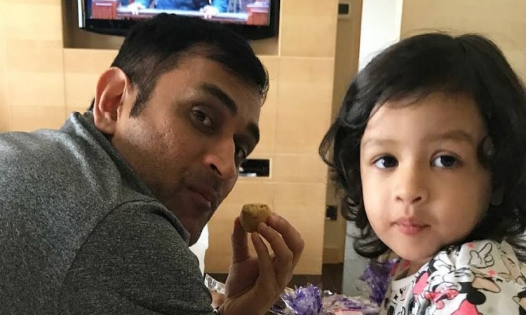 You might not want to miss this cute video of MS Dhoni & Ziva